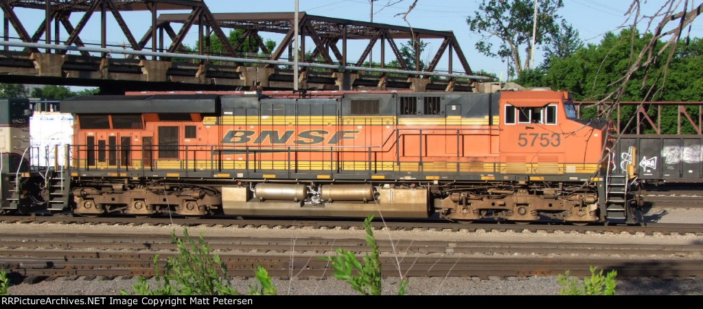 BNSF 5753